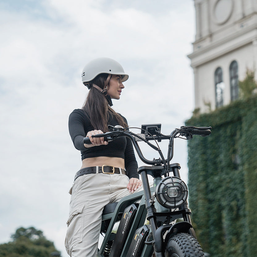 CycHunter Moped-Style Ebike – CYCROWN